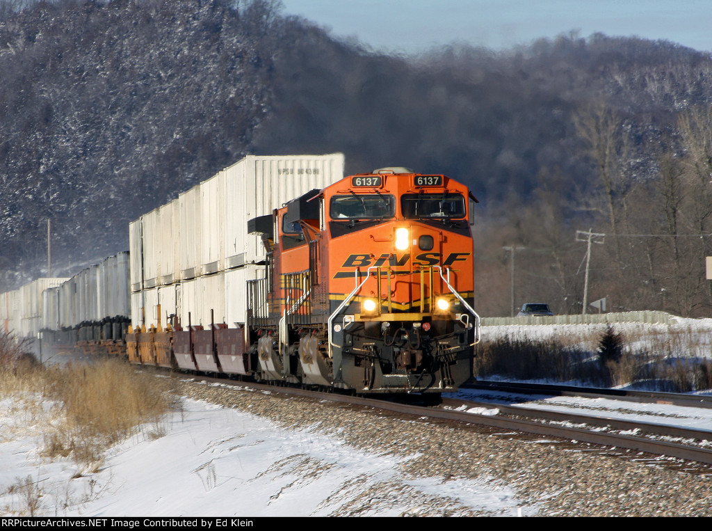 BNSF 6137
